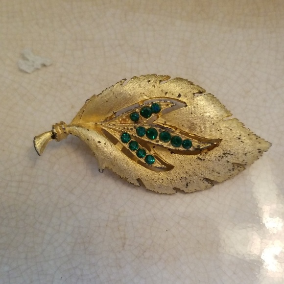 Vintage | Jewelry | Vintage Gold Leaf Emerald Pin | Poshmark